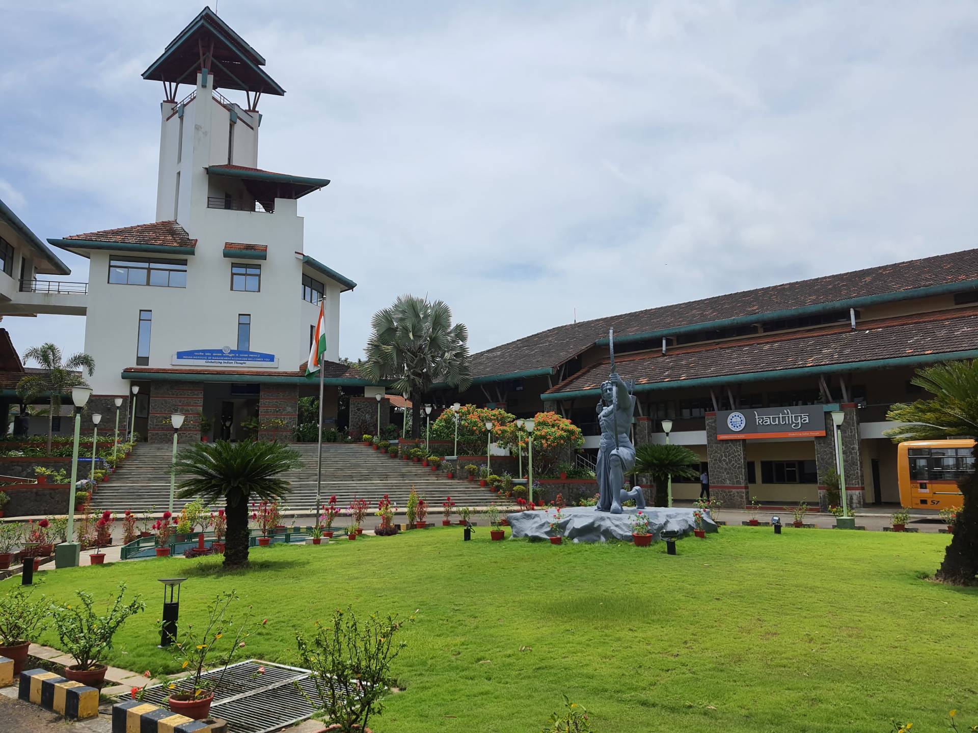 ABOUT THE HOST INSTITUTE